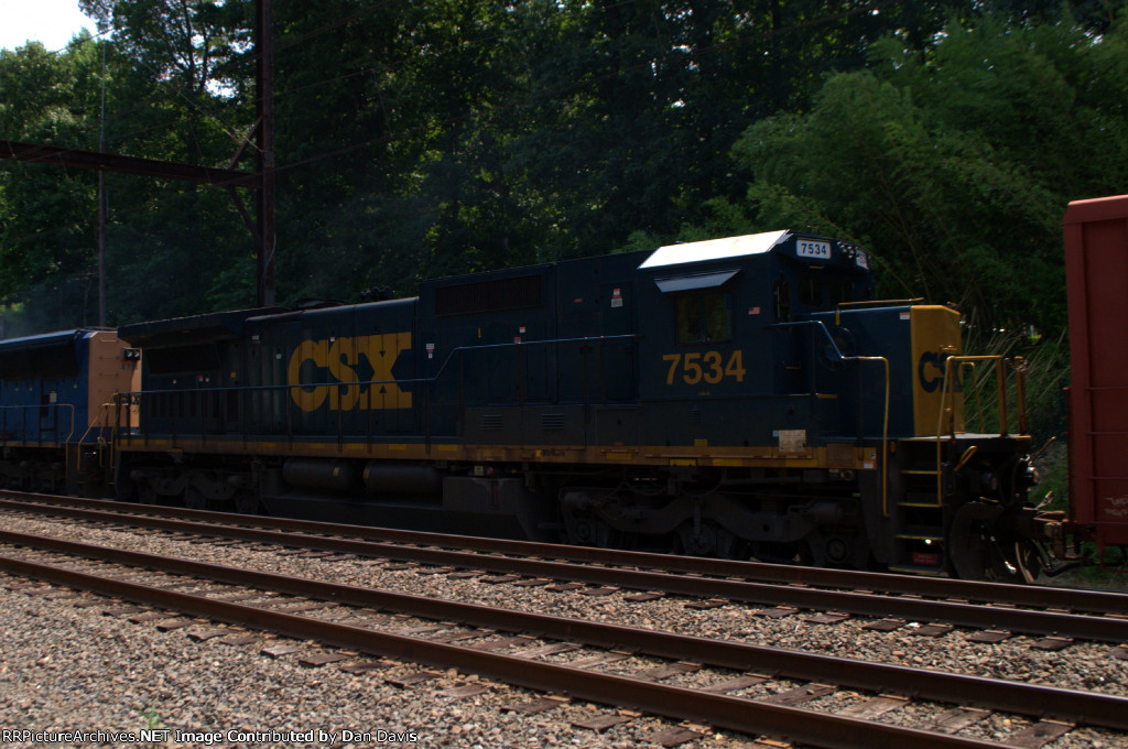 CSX C40-8 7534 trails on Q300-12